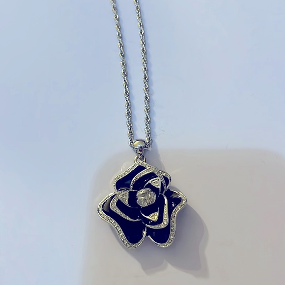 Borun | Jewelry | Borun Beautiful Black Flower Pendant Necklace | Poshmark